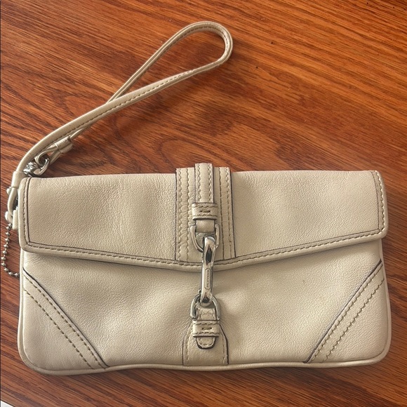 Coach | Bags | Coach Vintage Cream Clutch With Wristlet And Metal Clasp ...